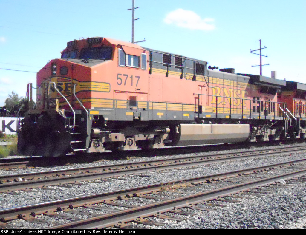 BNSF 5717